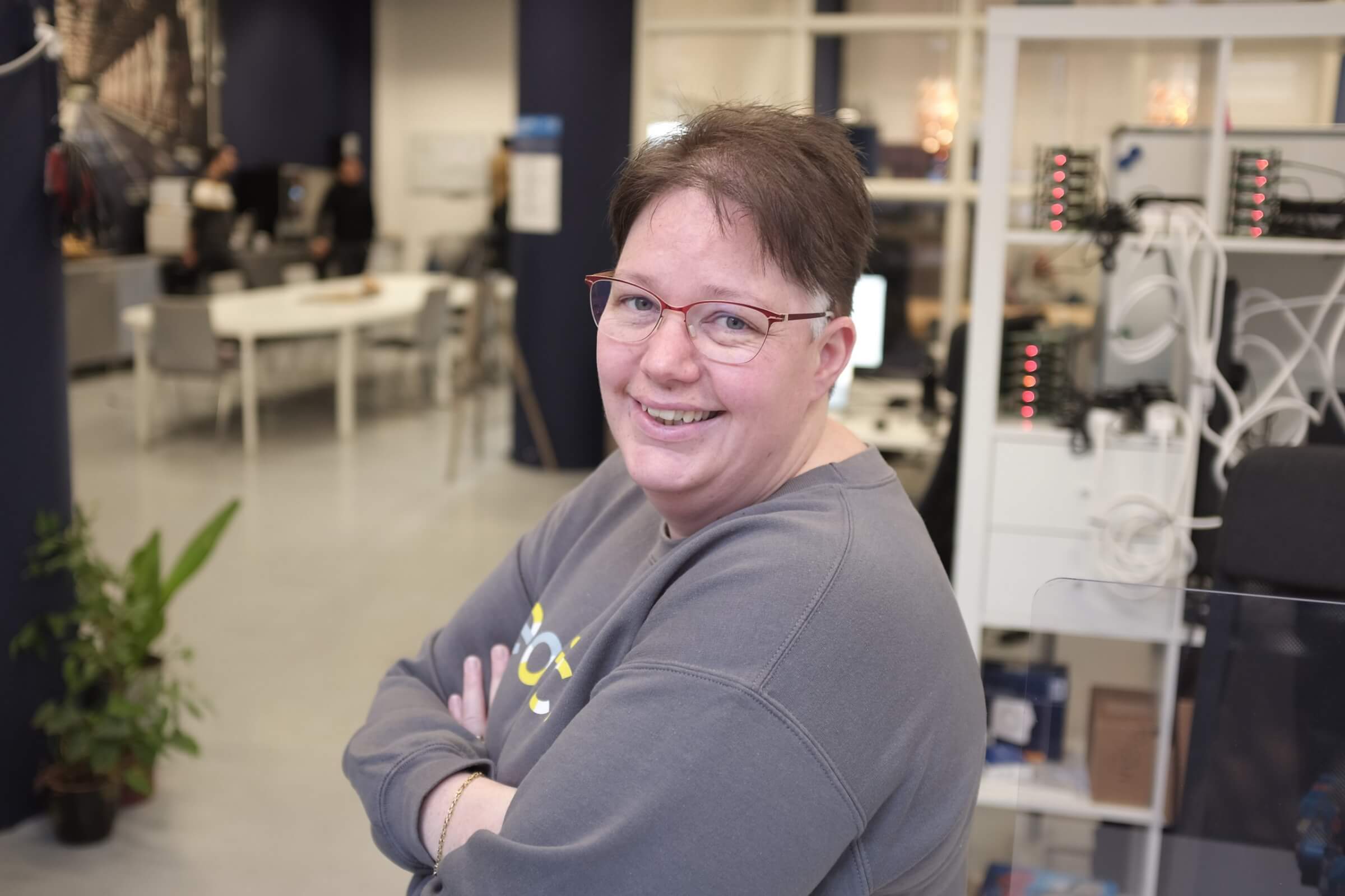 De vrouw met de vele petten - Inbox - Eonics